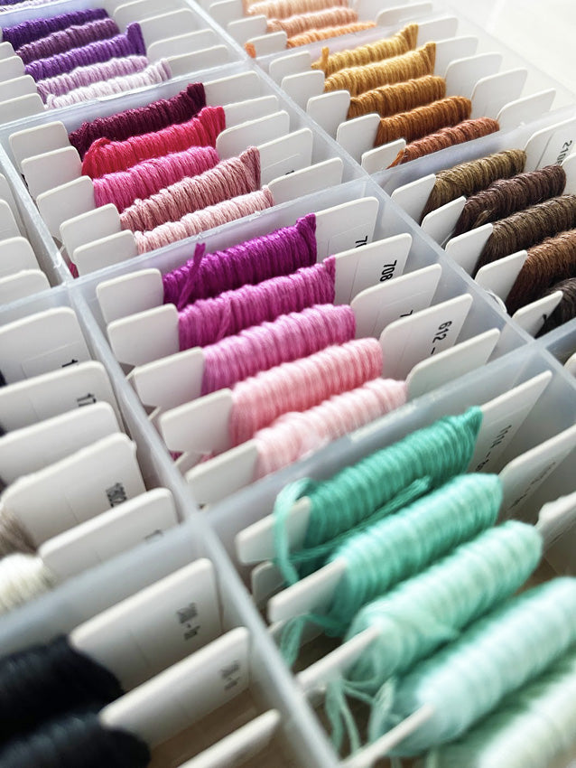 Box with 90 threads | Yiotas XStitch